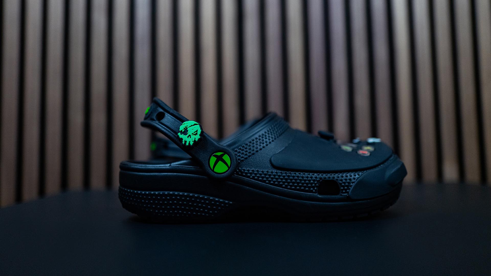 Boostez votre style : Xbox et Crocs lancent une Classic Clog exclusive inspirée du gaming - Xbox ...